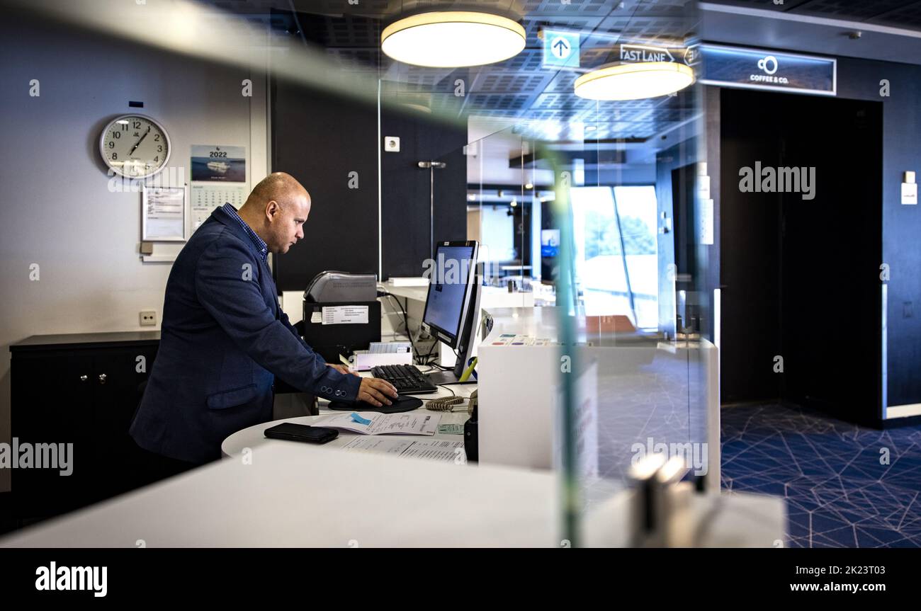 2022-09-22 13:07:22 VELSEN-NORTH - An information desk on the ship ...