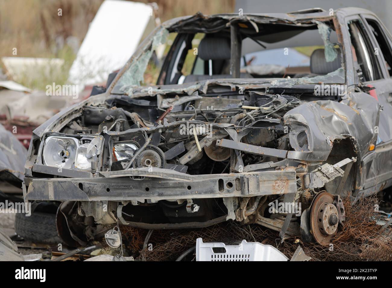 Destroyed cars hi-res stock photography and images - Alamy