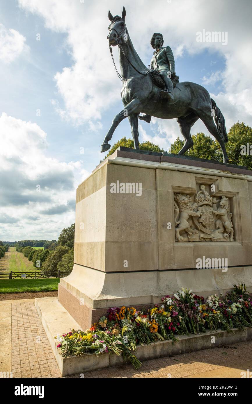 Windsor, UK. 22nd September, 2022. Floral tributes are pictured in ...