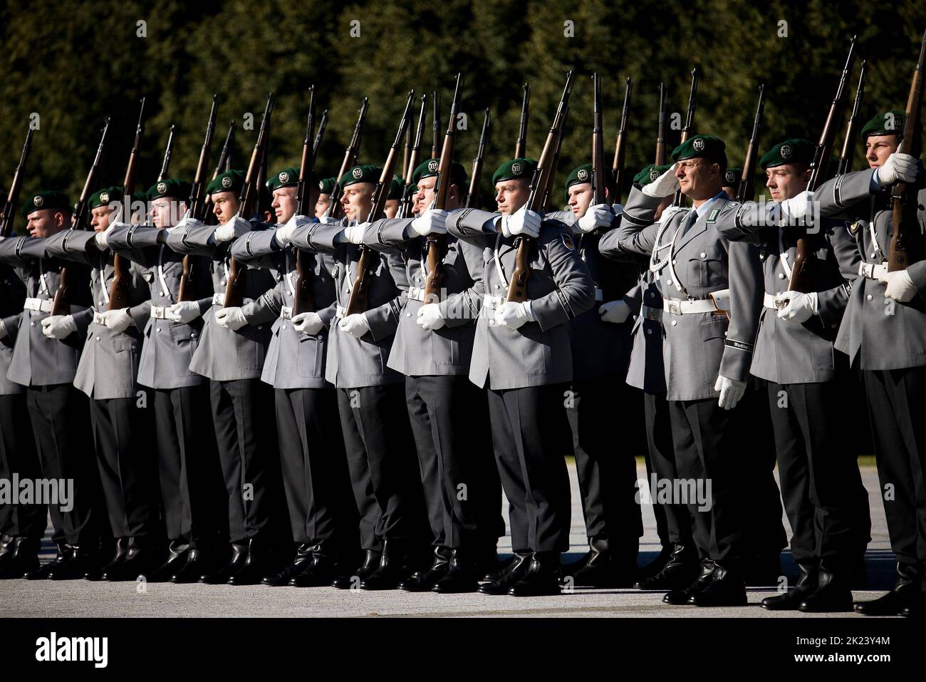 Berlin, Germany. 22nd Sep, 2022. Soldiers of the honor guard in the ...