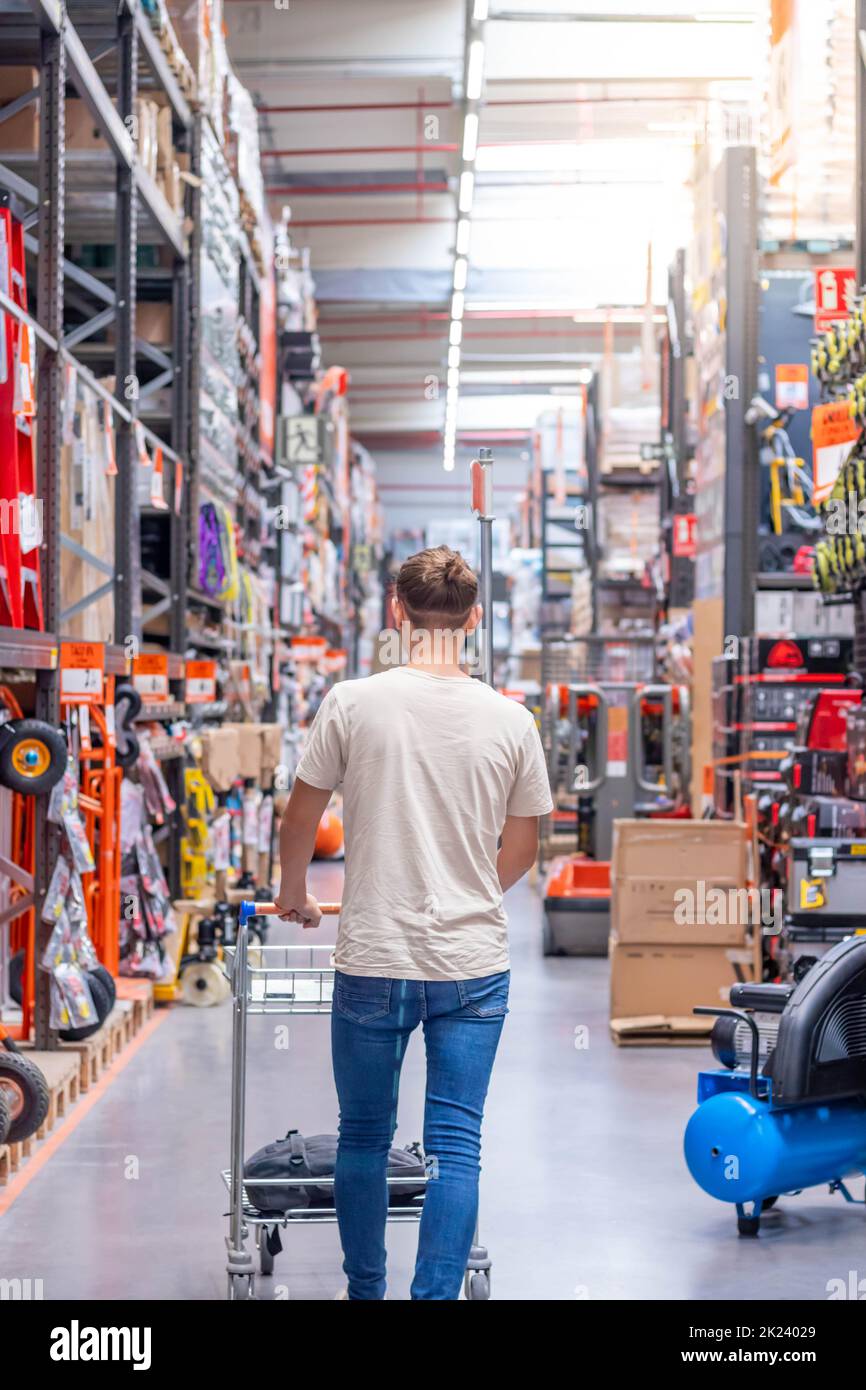 Hardware store aisle hi-res stock photography and images - Alamy