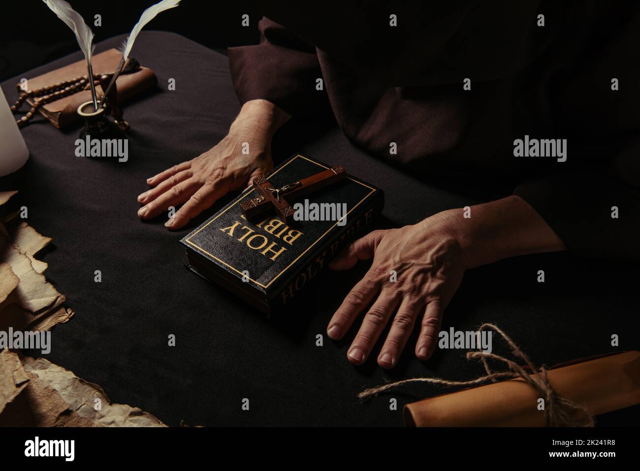 Medieval man papers hi-res stock photography and images - Alamy