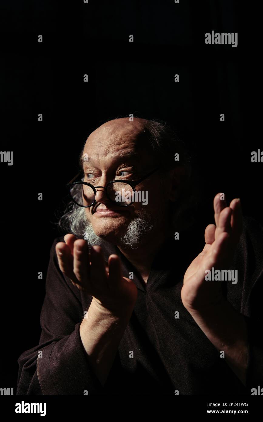 Black elderly confused hi-res stock photography and images - Alamy