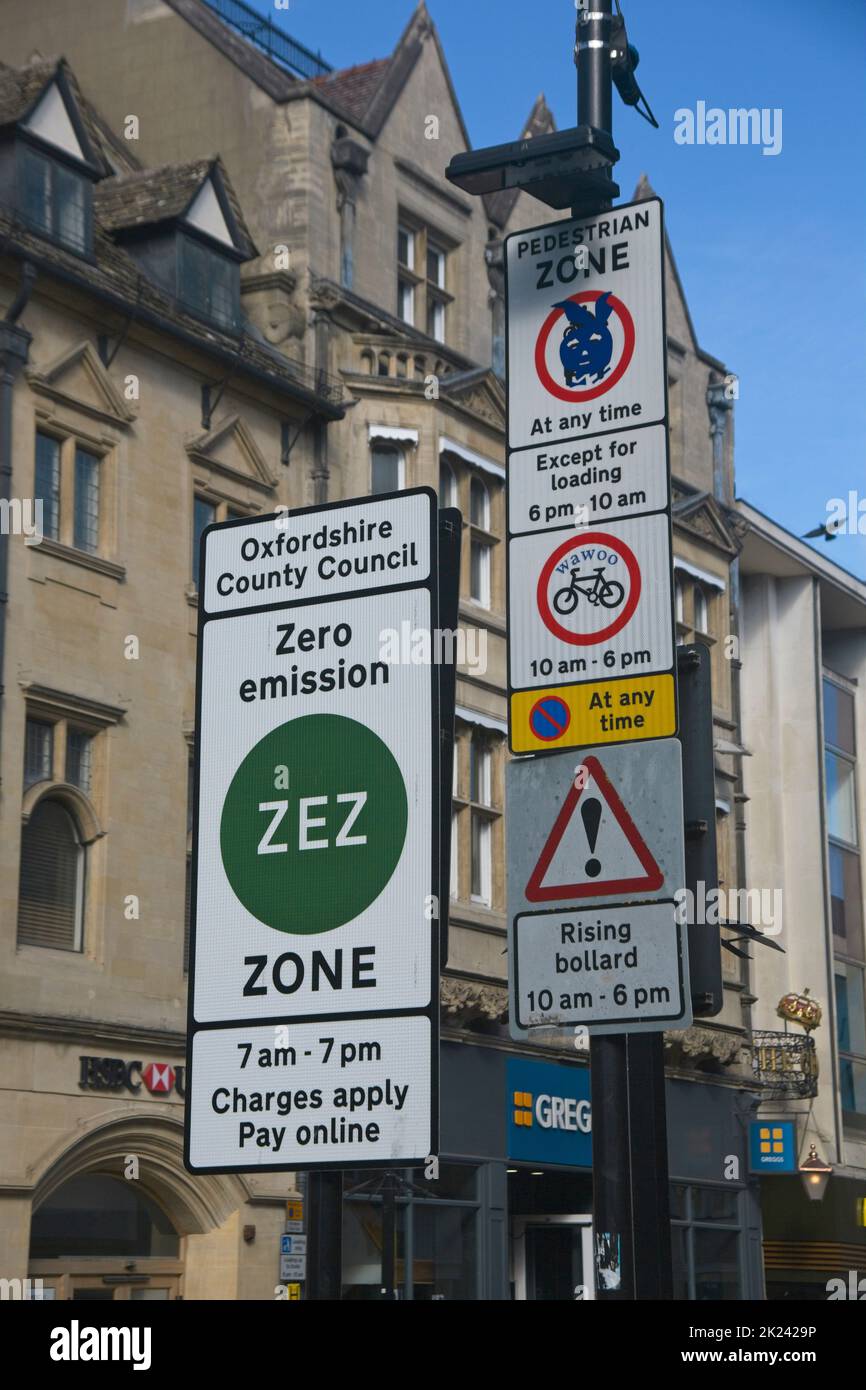 Road signs in central Oxford are confusing motorists Stock Photo - Alamy