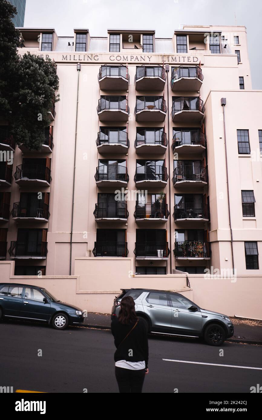 Girl looking clouds hi-res stock photography and images - Alamy
