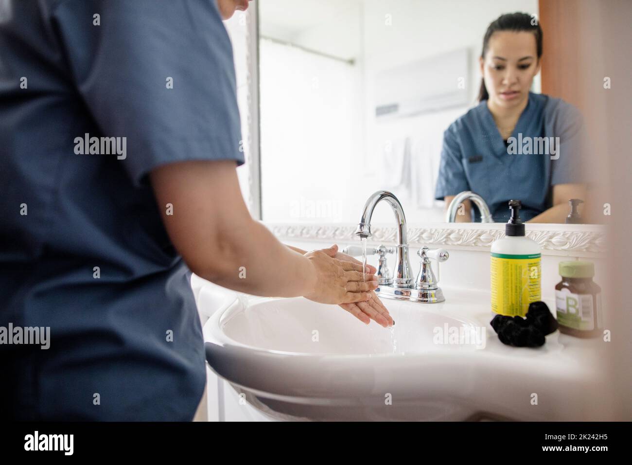 Home healthcare nurse washing hands hi-res stock photography and images ...