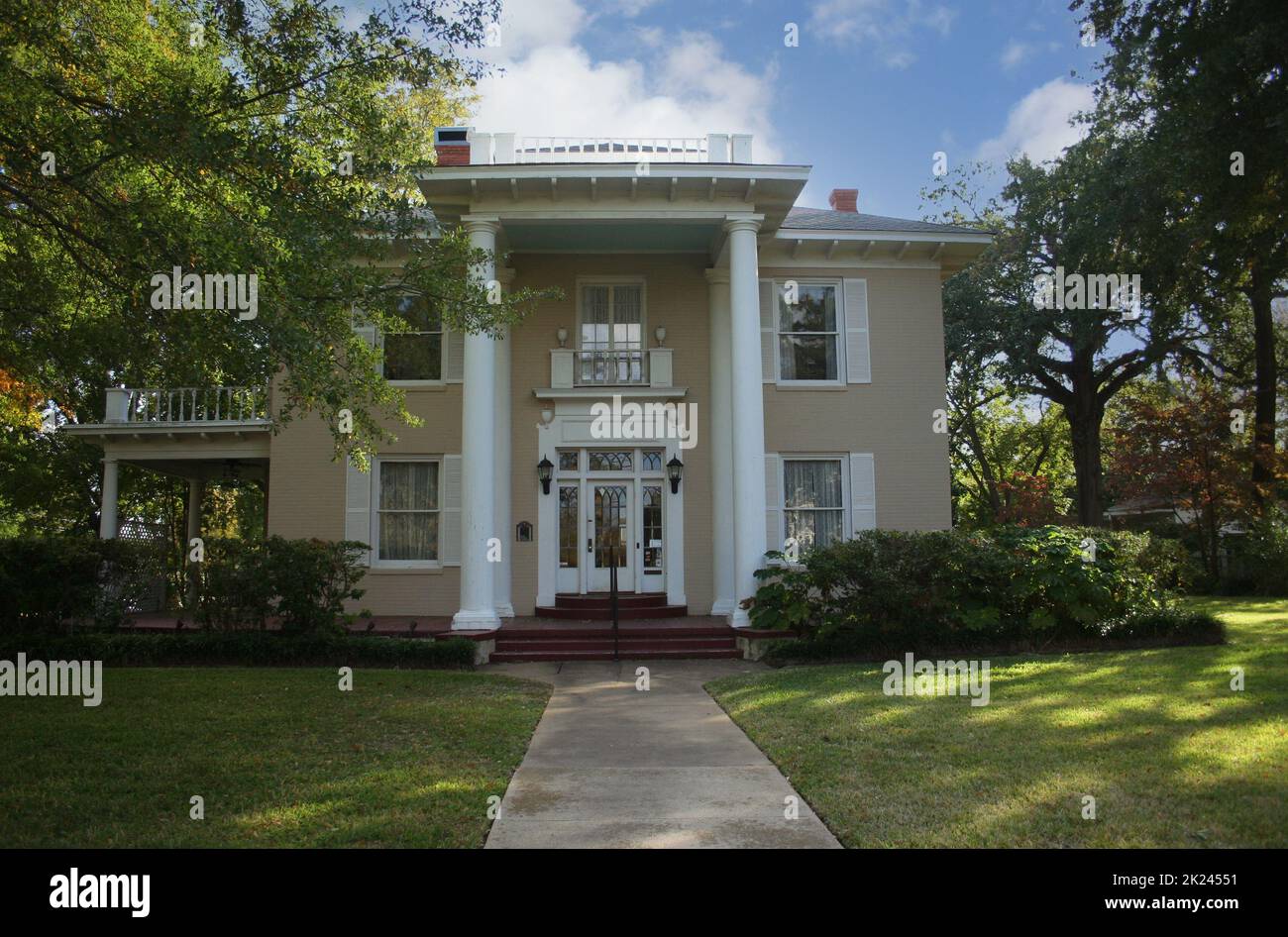 Historic Mansion in Rural Small Town East Texas Stock Photo - Alamy