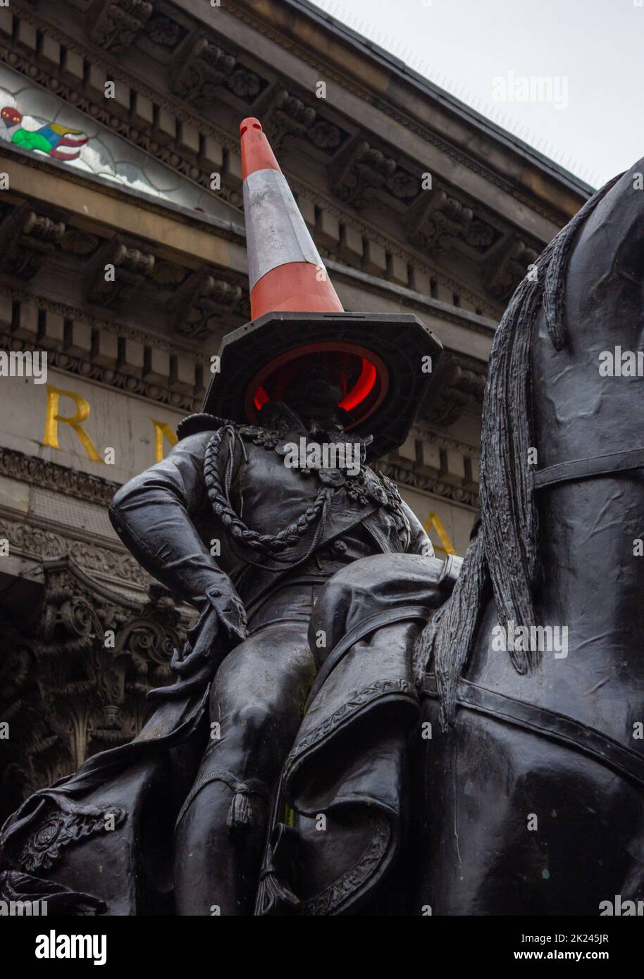 A picture of the iconic Statue of the Duke of Wellington with a traffic ...