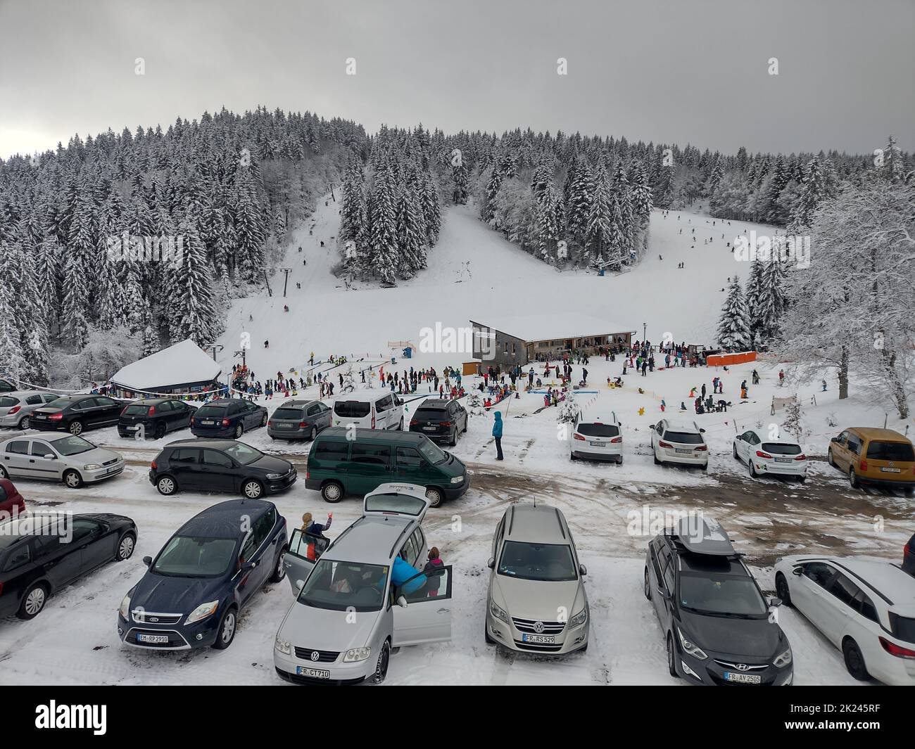 Im Schwarzwald ist der Winter mit Macht zurückgekehrt. Wie hier am ...