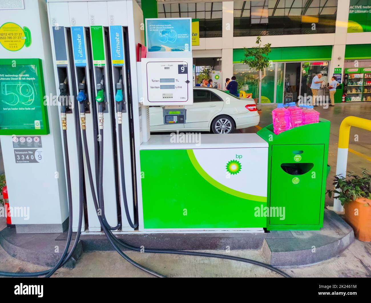 Bp shop logo bp filling hi-res stock photography and images - Alamy