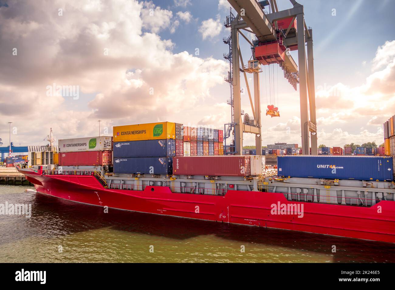 Amsterdam, Nederland - September, 2022: Cargo ship with containers ...