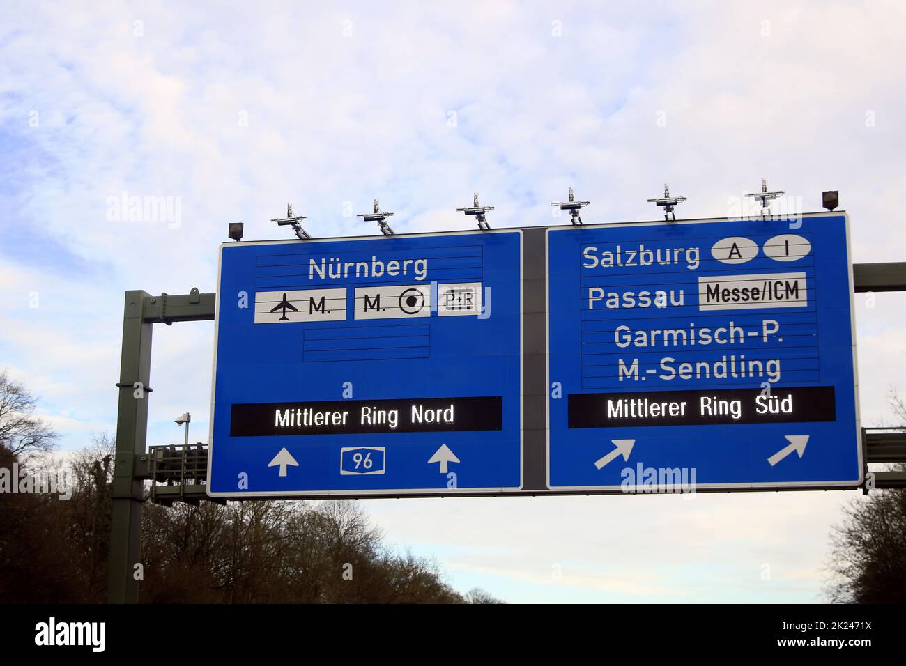 Richtung autobahn hi-res stock photography and images - Alamy