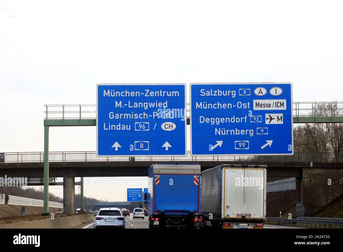 Autobahschild hi-res stock photography and images - Alamy