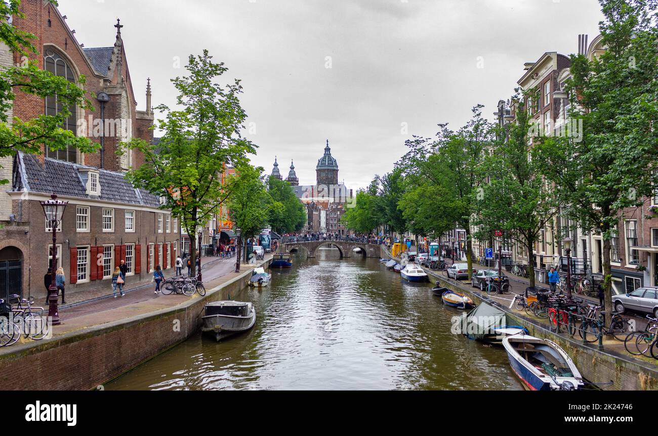 A picture of the canal in the Red Light District (Amsterdam Stock Photo ...