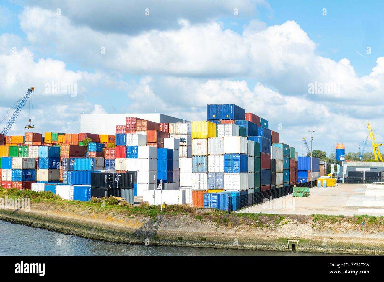 Amsterdam, Nederland - September, 2022: Cargo ship with containers ...