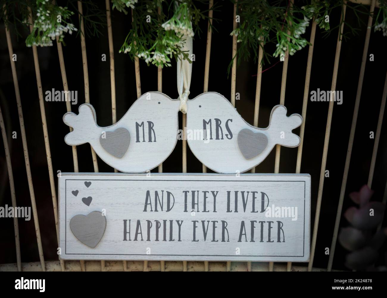 Wooden Mr & Mrs lived happily ever after sign Stock Photo - Alamy