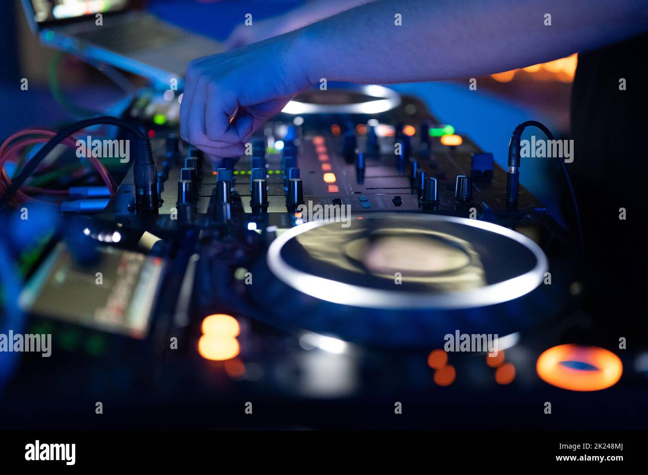 Dj set with view hi-res stock photography and images - Alamy