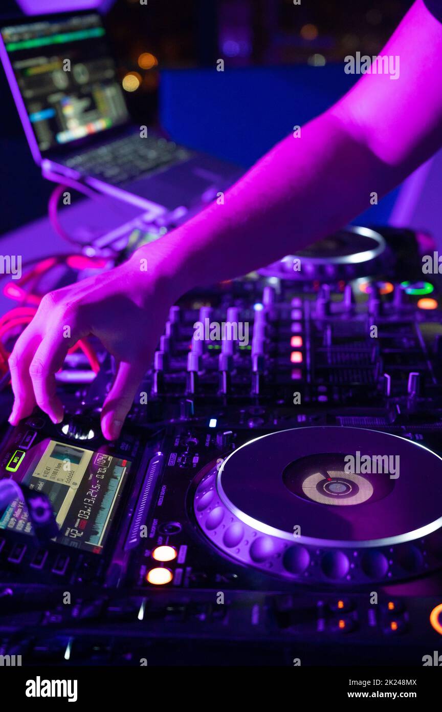Dj playing music festival led hi-res stock photography and images - Alamy