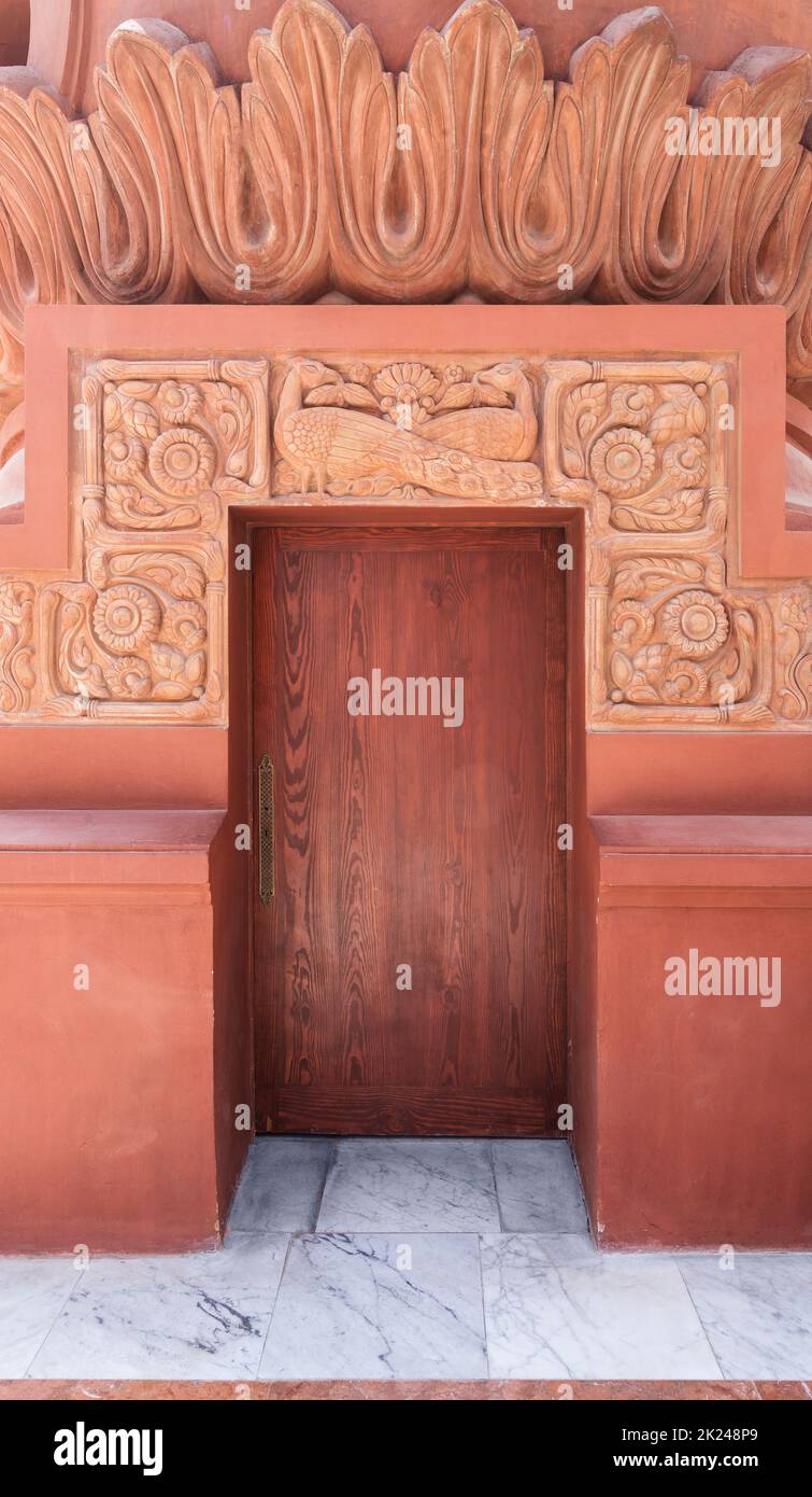 Recessed entrance hi-res stock photography and images - Alamy