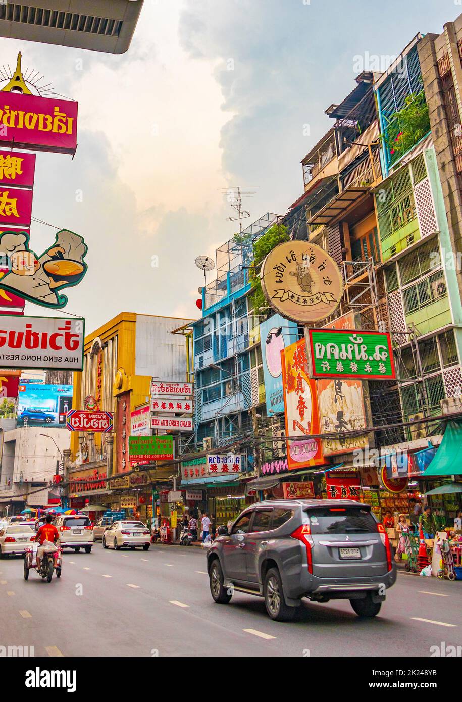 Yaowarat rd china town bangkok hi-res stock photography and images - Alamy
