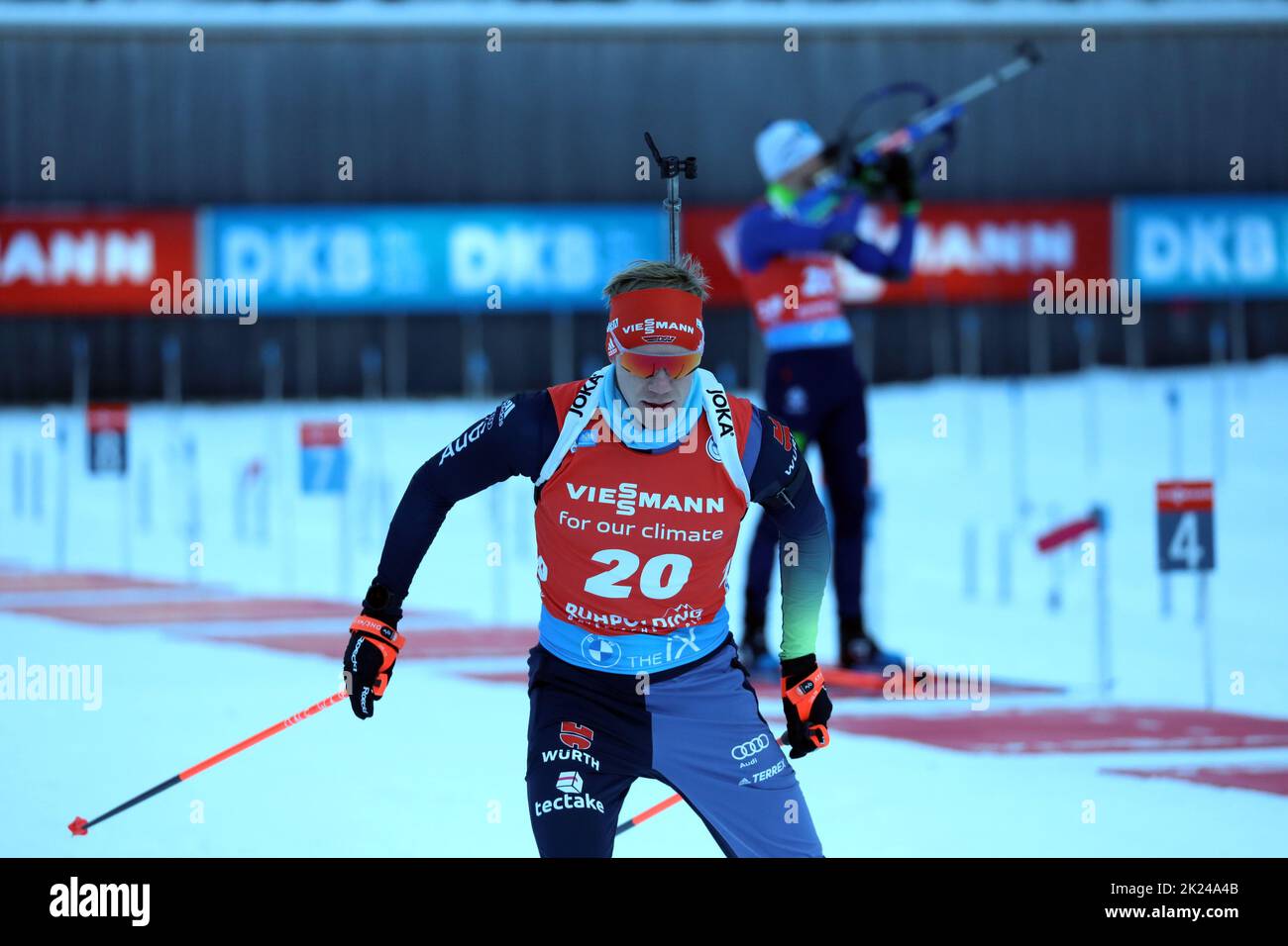 Roman Rees (SV Schauinsland) am Schießstand beim IBU Biathlon Weltcup ...