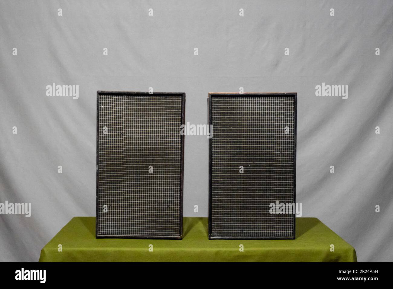 Old gramophone with speakers hi-res stock photography and images - Alamy