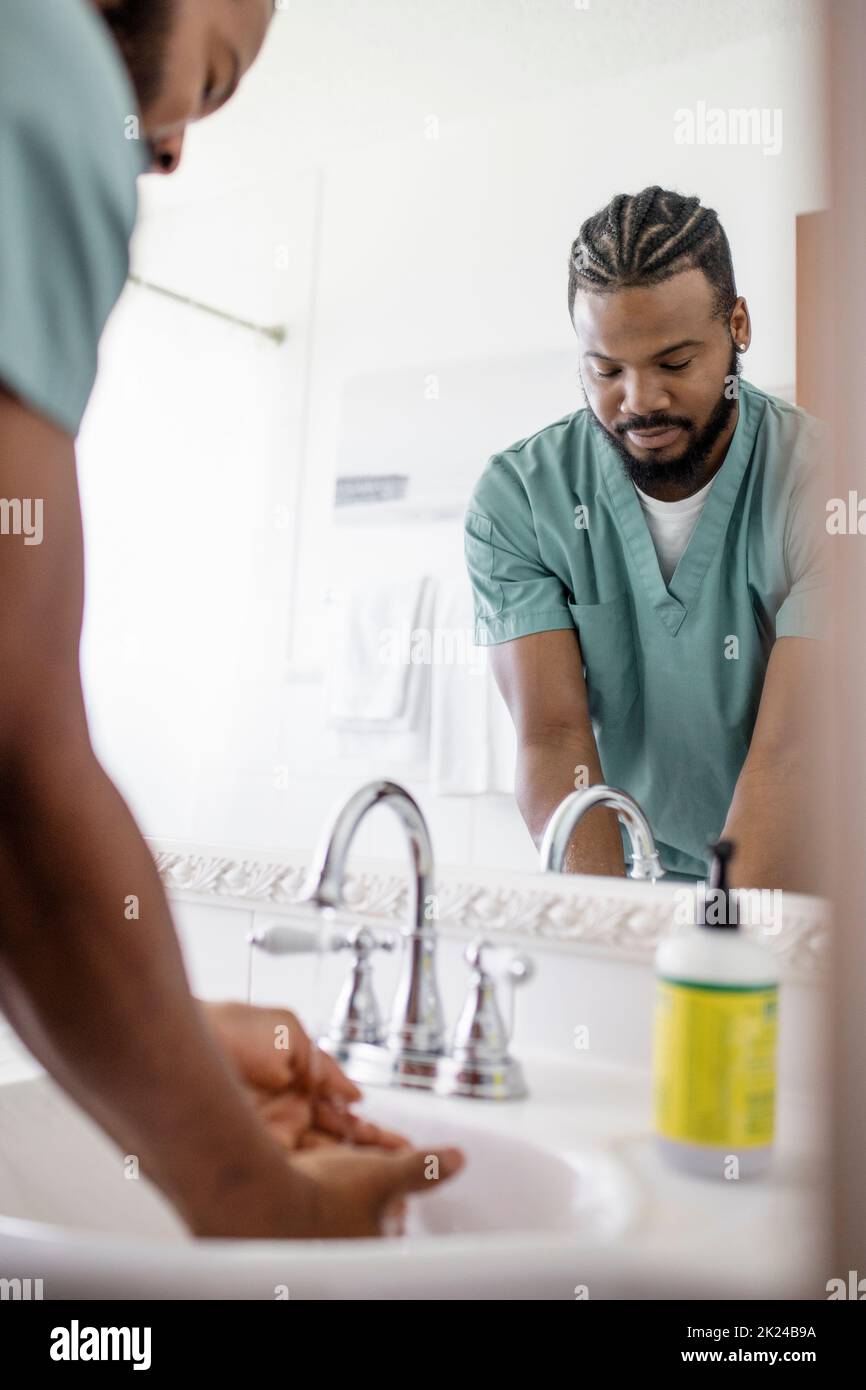 Home healthcare nurse washing hands hi-res stock photography and images ...