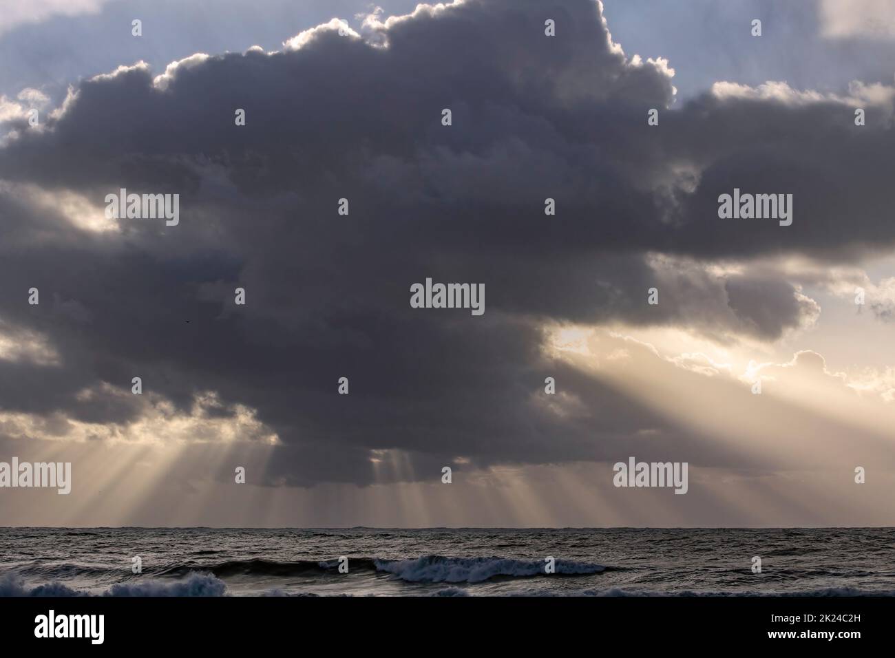 Sunbeam horizon hi-res stock photography and images - Alamy