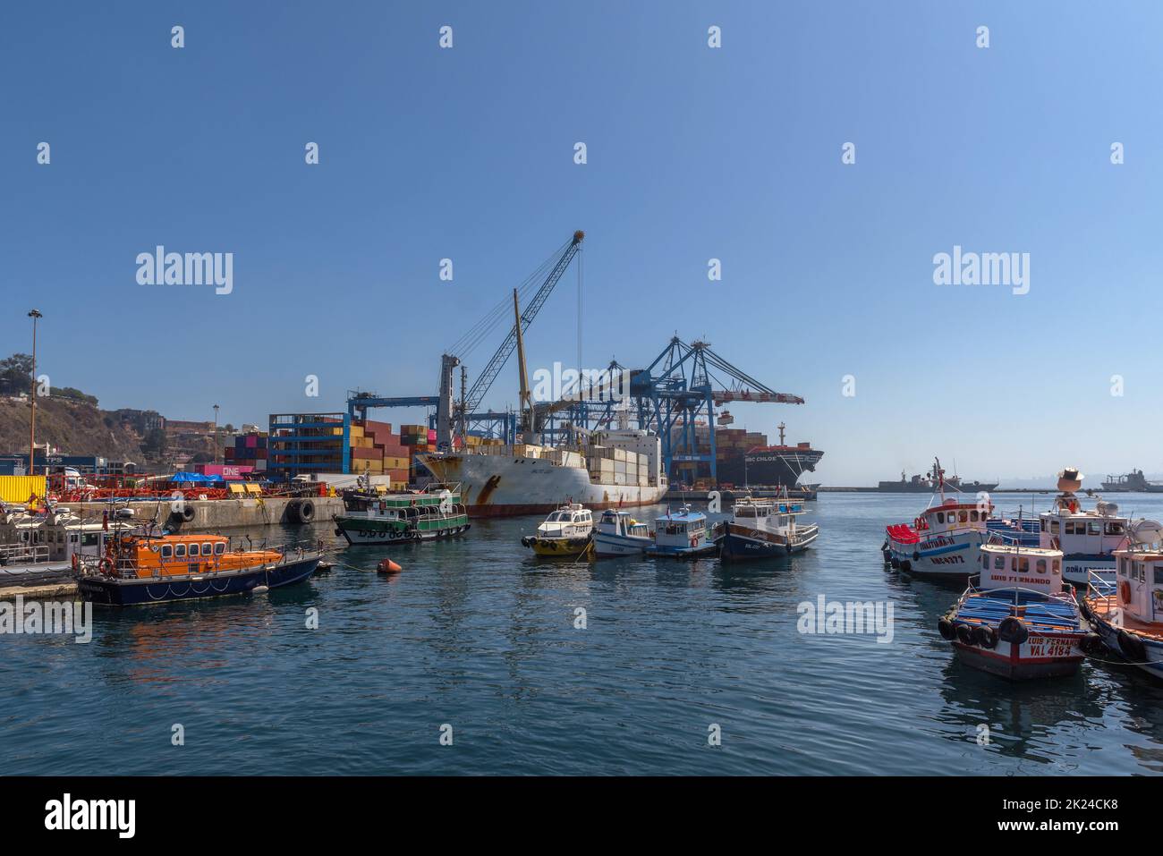 Valparaiso container pier hi-res stock photography and images - Alamy