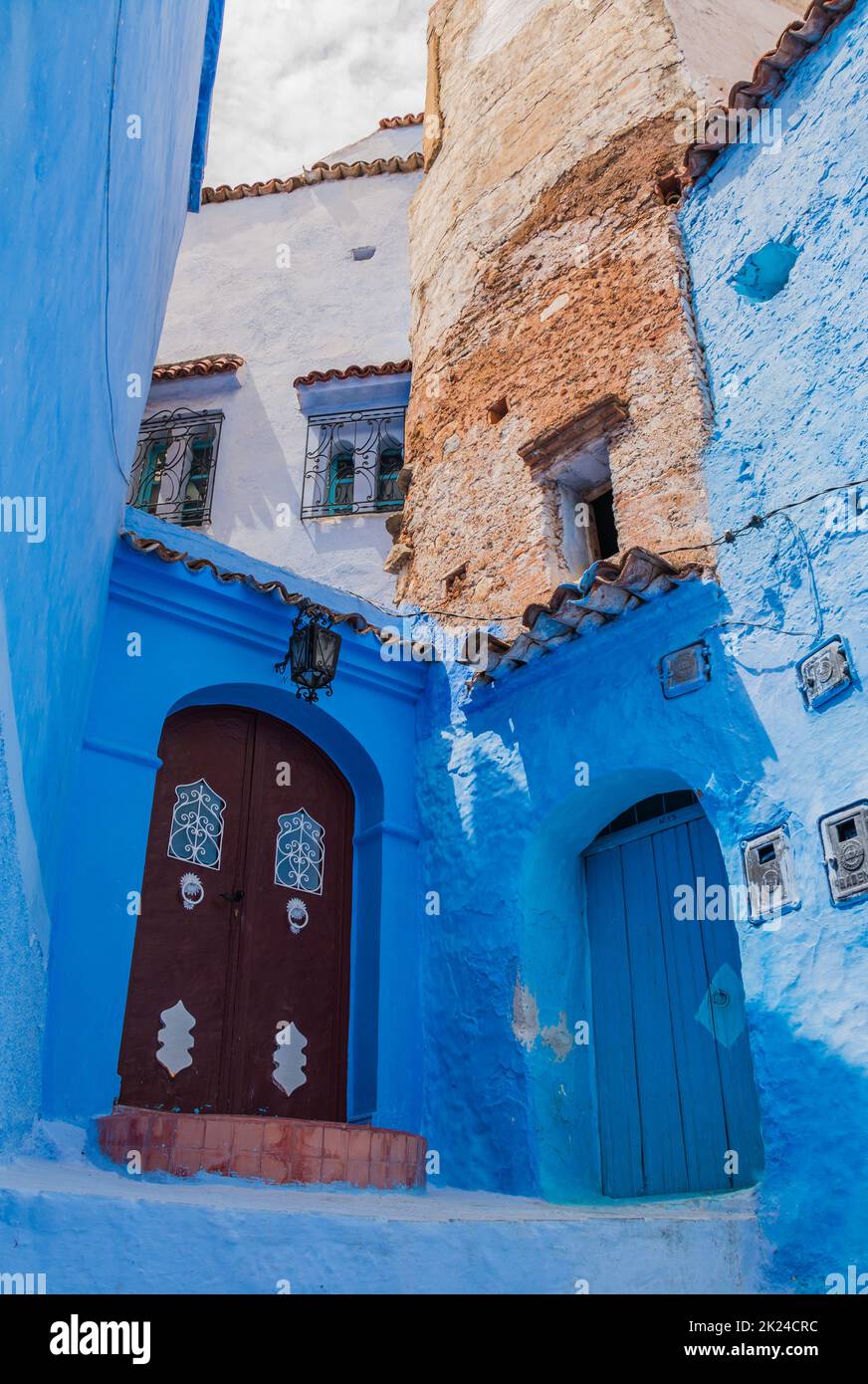 Blue alley in shades hi-res stock photography and images - Alamy
