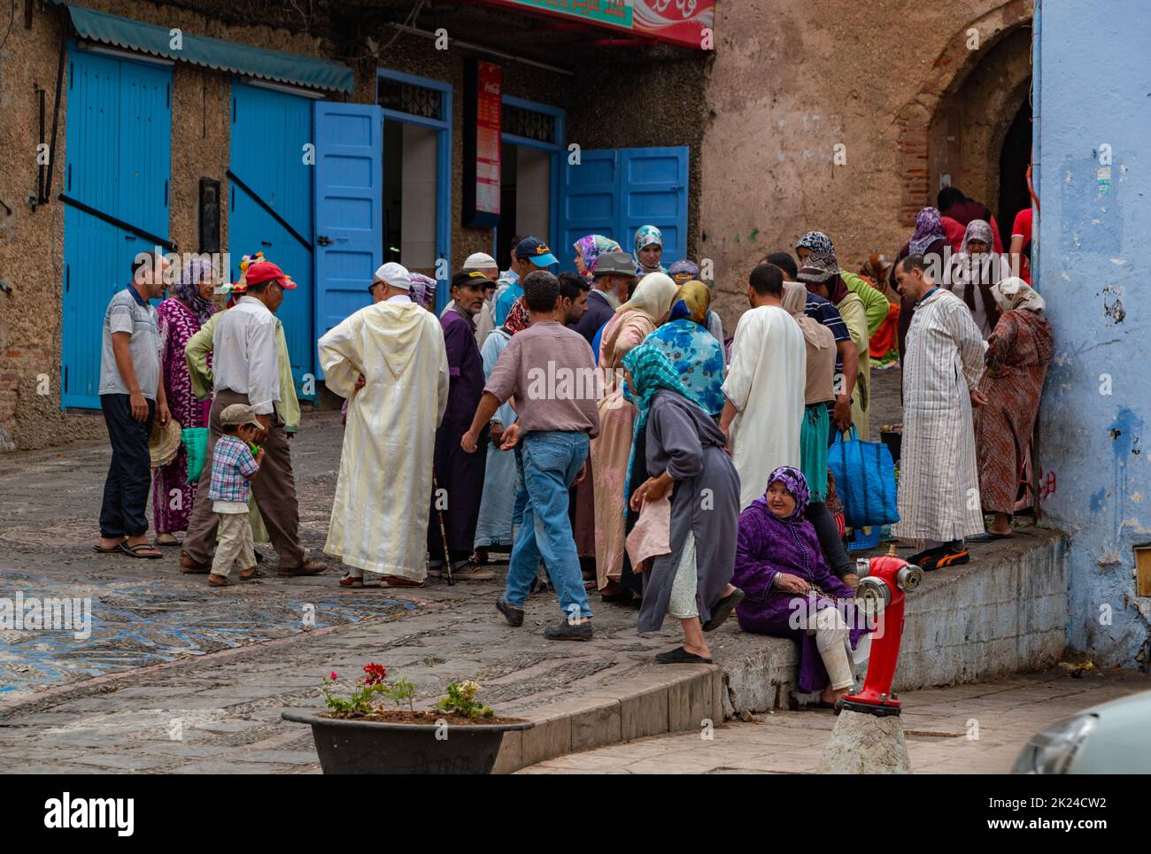 A picture of a crowd of people in Chefchaouen Stock Photo - Alamy