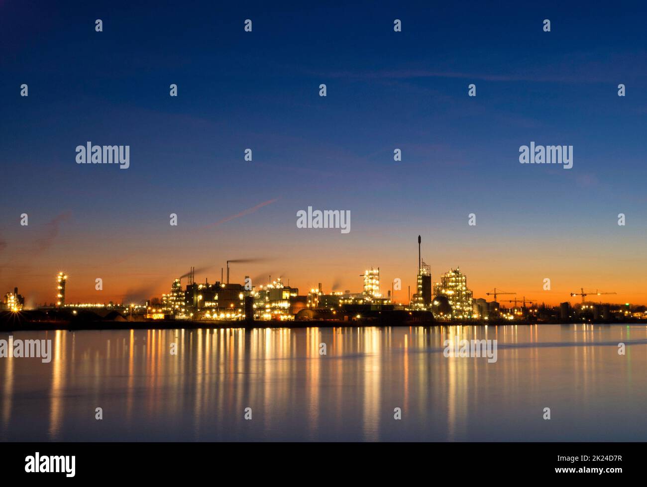 Chemical factory near Dordrecht as seen from Sliedrecht on the other ...