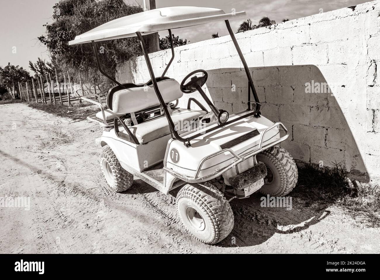 Cars beach black and white hi-res stock photography and images - Alamy