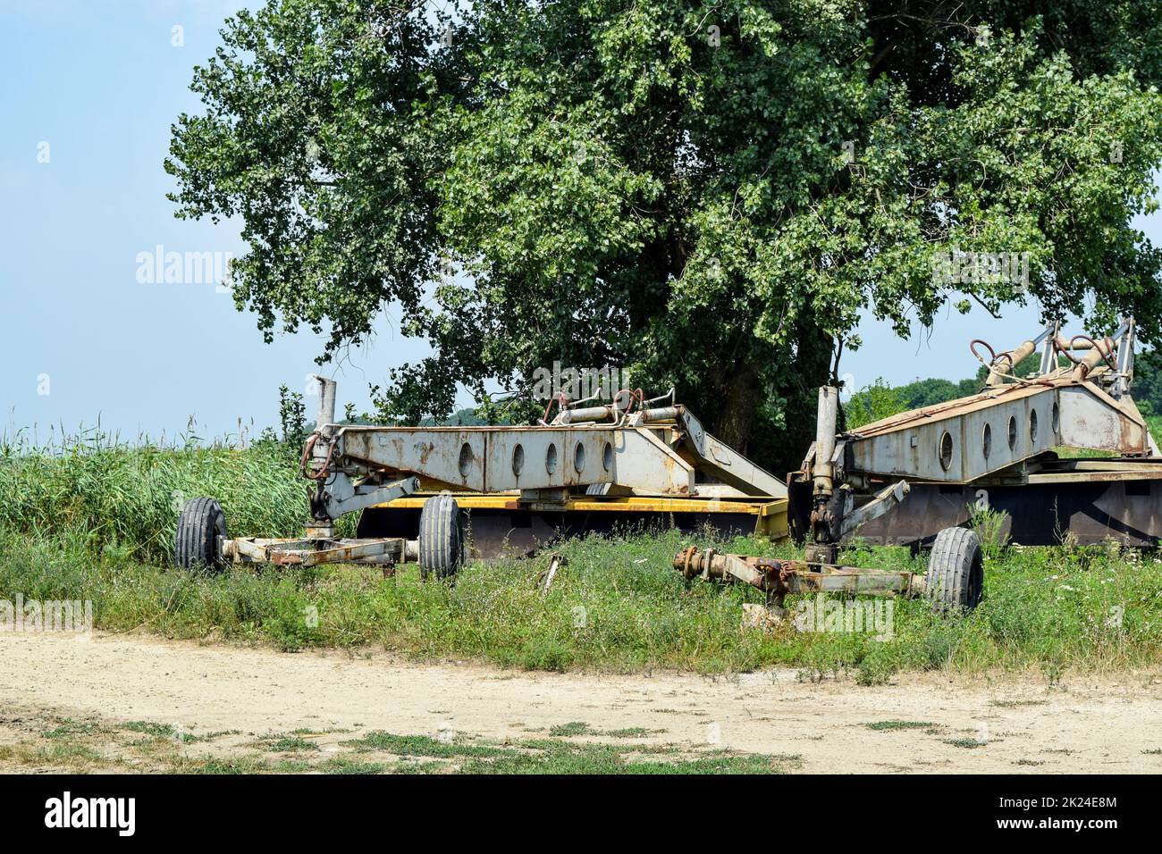 Combines on trailers hi-res stock photography and images - Alamy