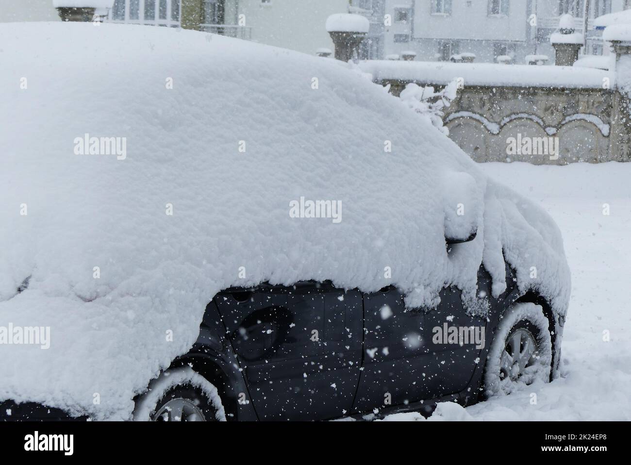 snow falling on the car in winter Stock Photo - Alamy