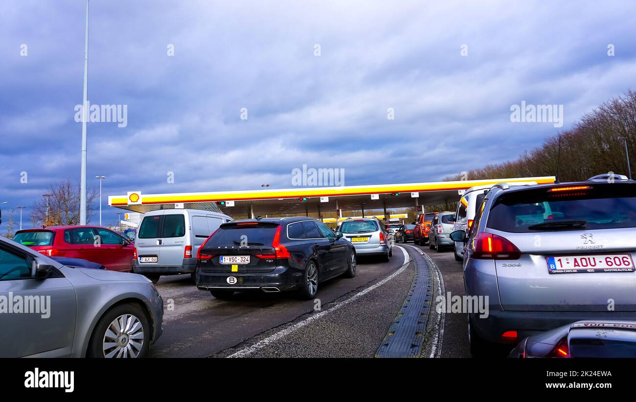 Shell refinery 2021 hi-res stock photography and images - Alamy