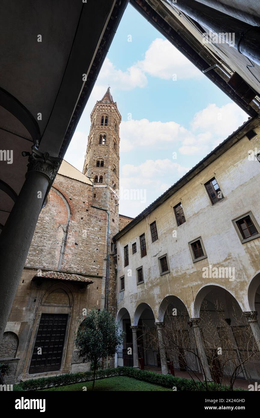 Two story temple hi-res stock photography and images - Alamy