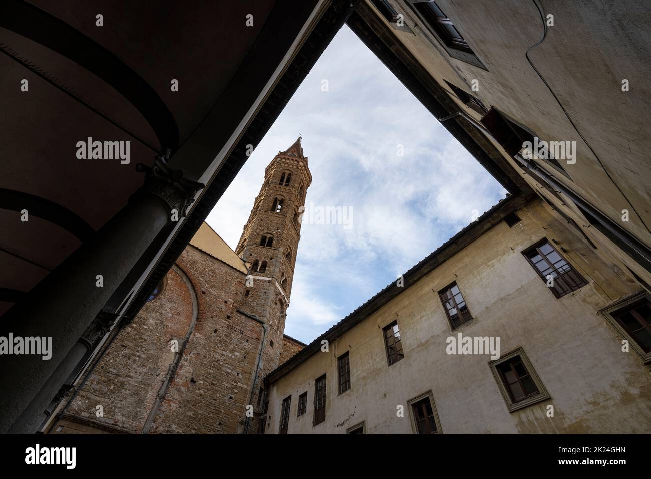 Two story temple hi-res stock photography and images - Alamy