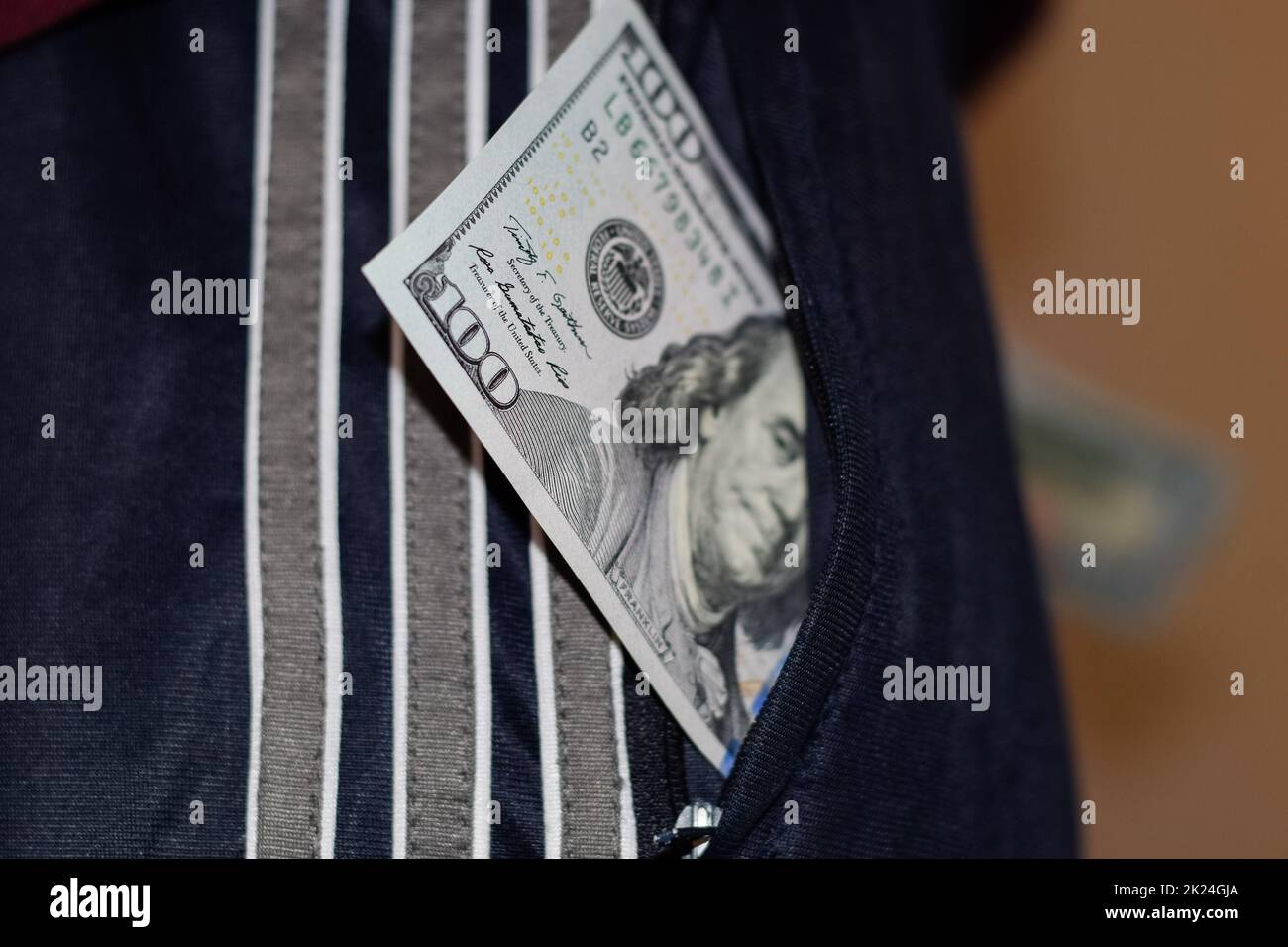 Money pants pocket hi-res stock photography and images - Alamy