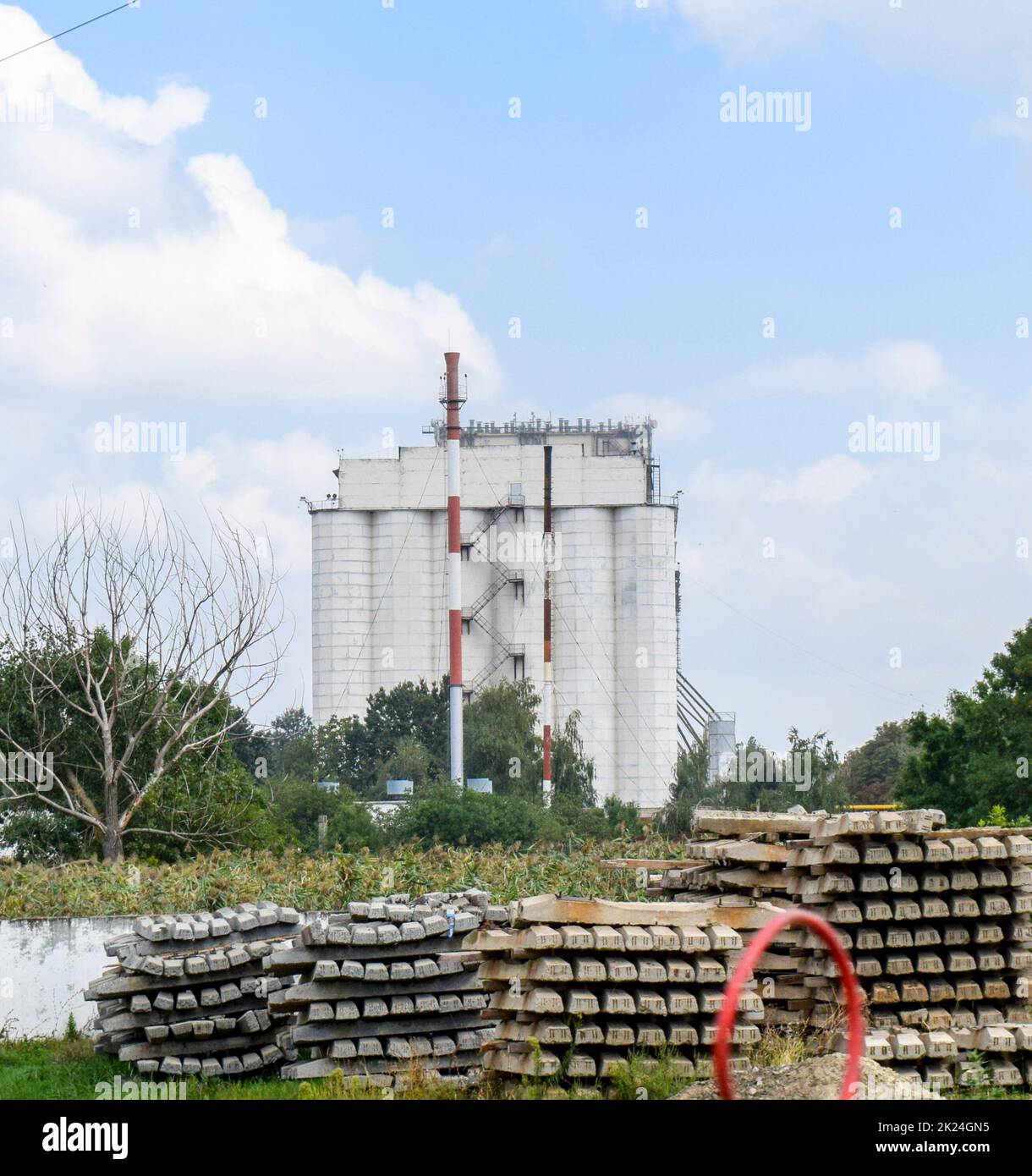 Concrete sleepers stack hi-res stock photography and images - Alamy