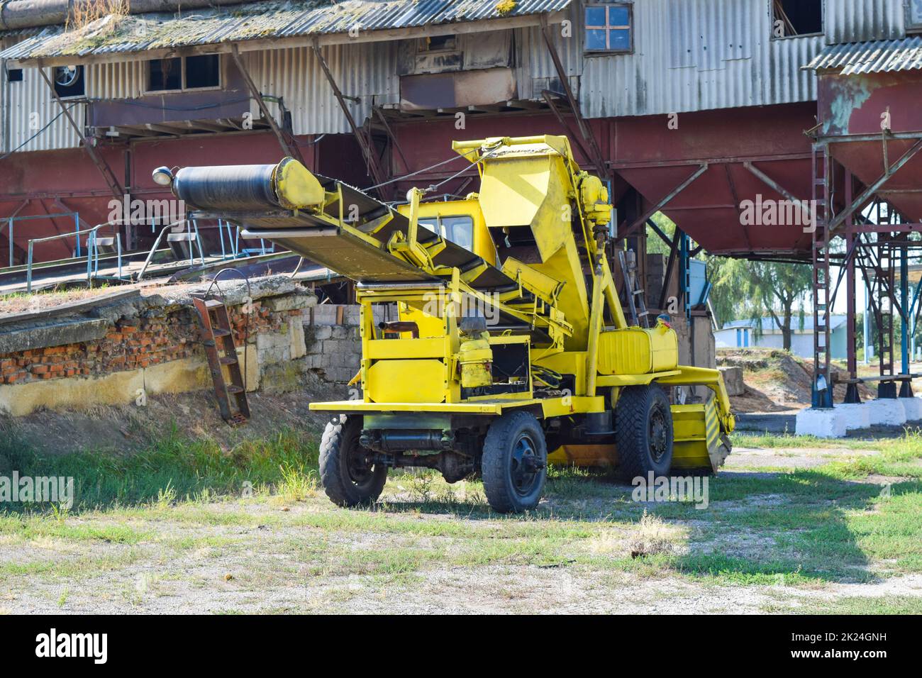 The grain loader is yellow near the grain terminal Stock Photo - Alamy