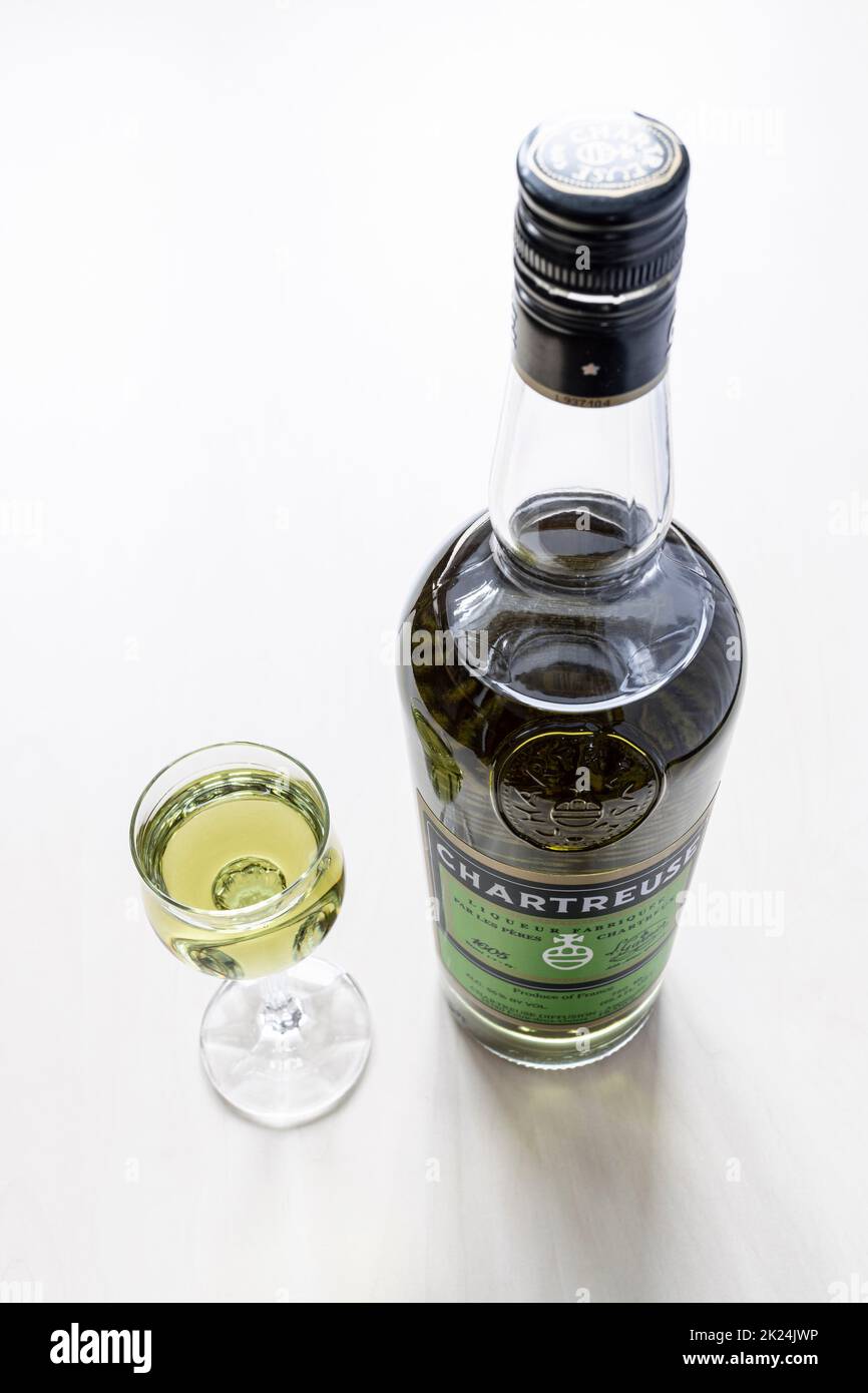 Green chartreuse liqueur hi-res stock photography and images - Alamy