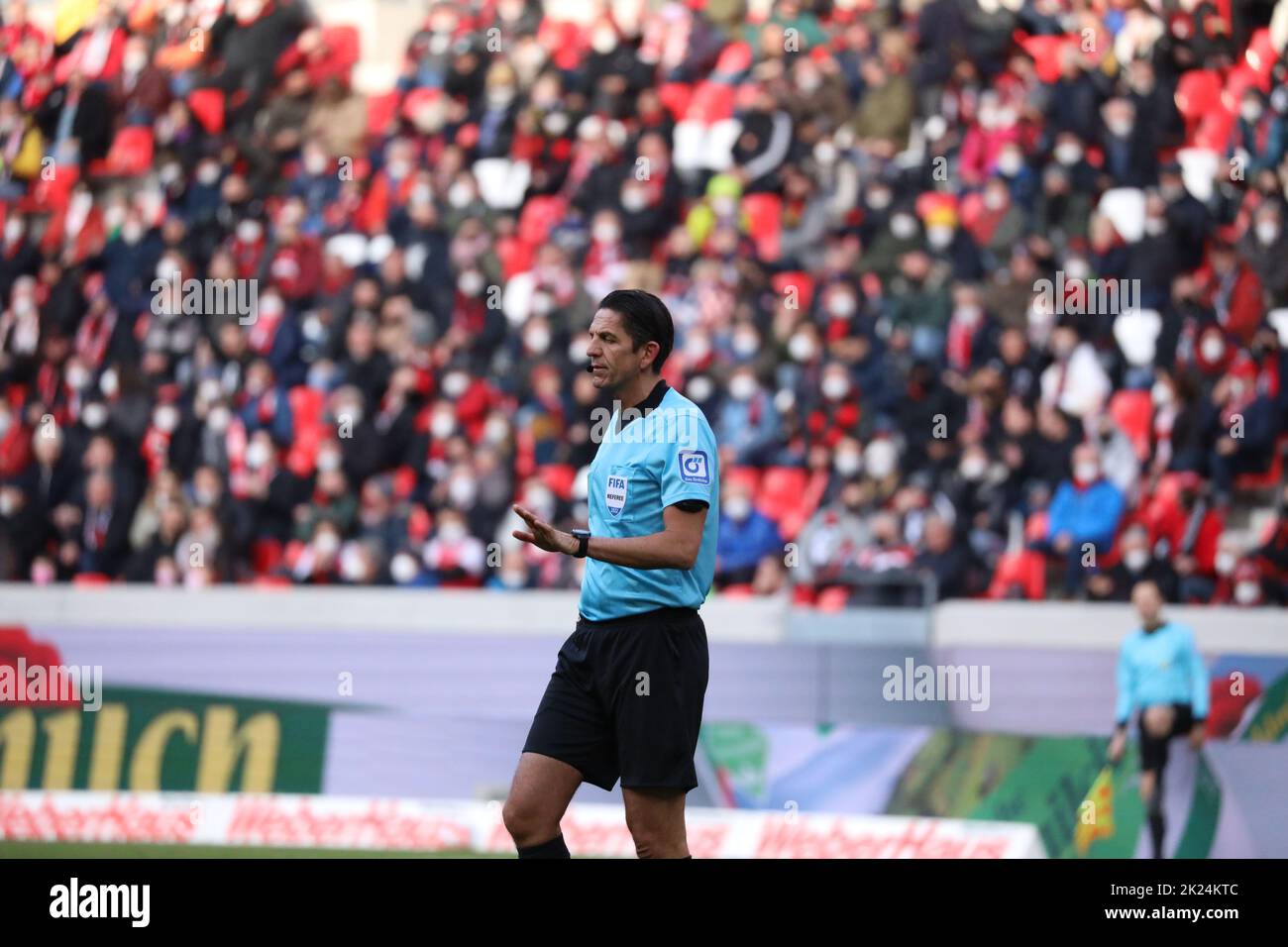 Schiedsrichter deniz aytekin hi-res stock photography and images - Alamy