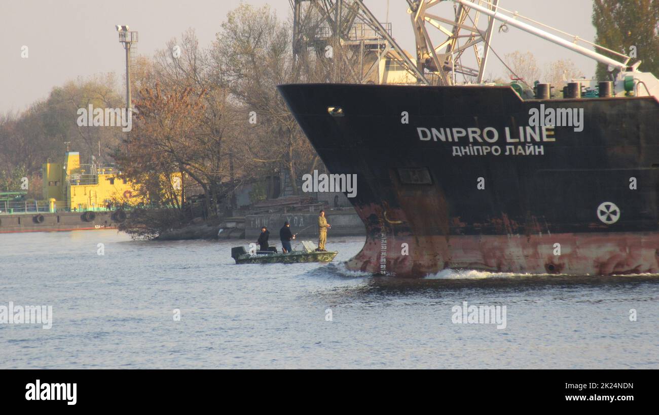 Kherson, Cherson, Ukraine, Stadtansicht November 2018 , Dnepr, Fluss ...