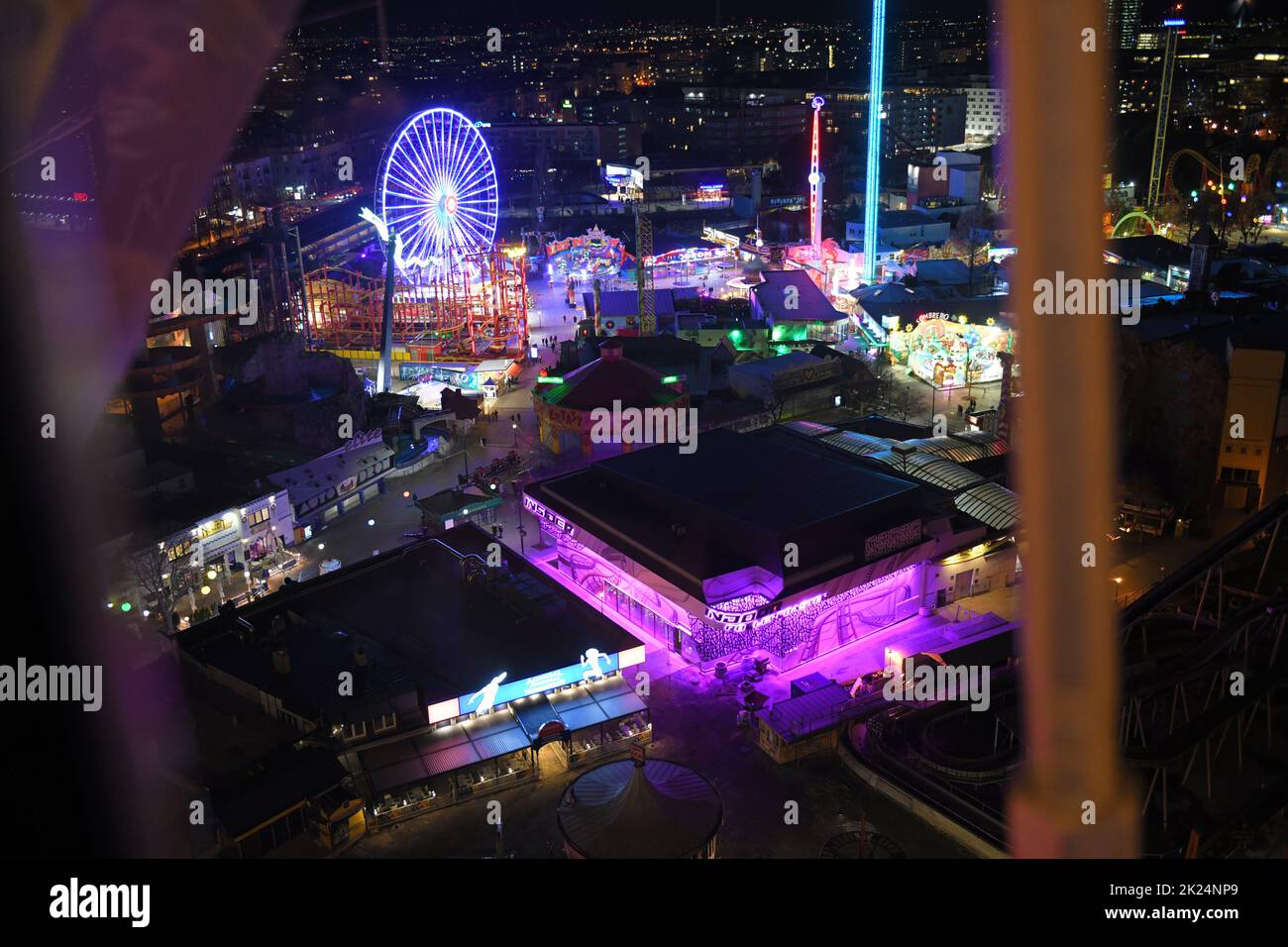 Riesenrad bei nacht hi-res stock photography and images - Alamy
