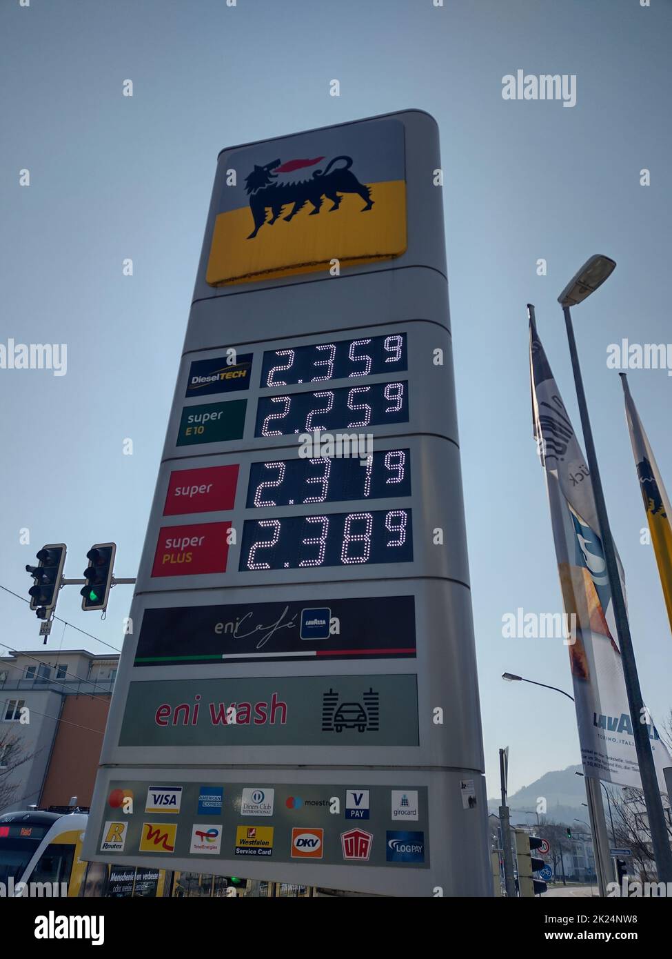 Spritpreise in Deutschland auf Rekord-Hoch. Der Krieg in der Ukraine ...