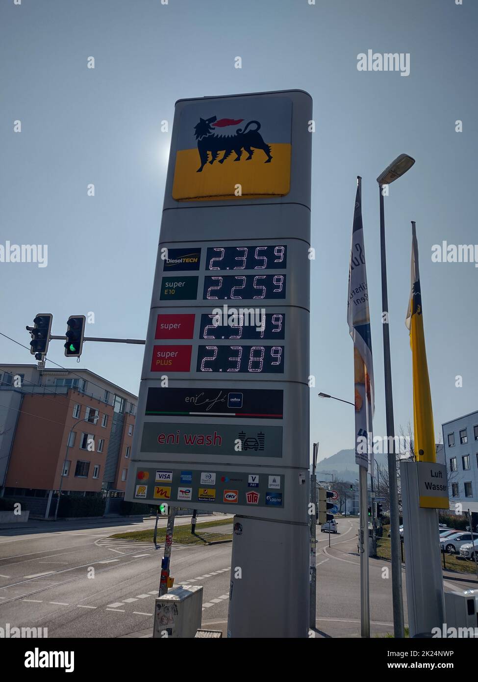 Spritpreise in Deutschland auf Rekord-Hoch. Der Krieg in der Ukraine ...