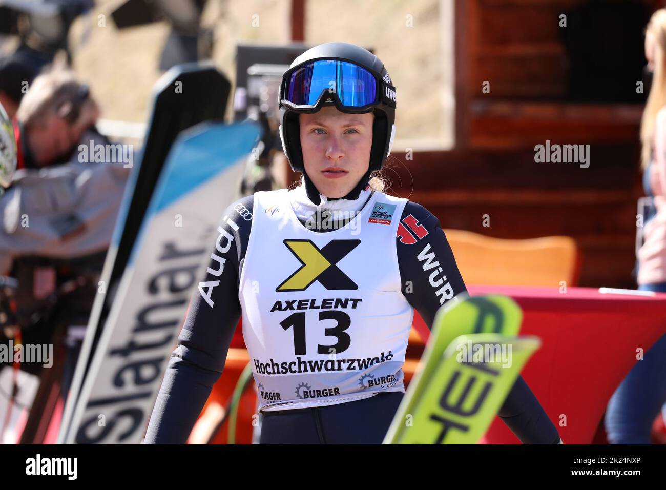 Jenny Nowak (Deutschland) bei der Qualifikation / Provisorischer Sprung ...