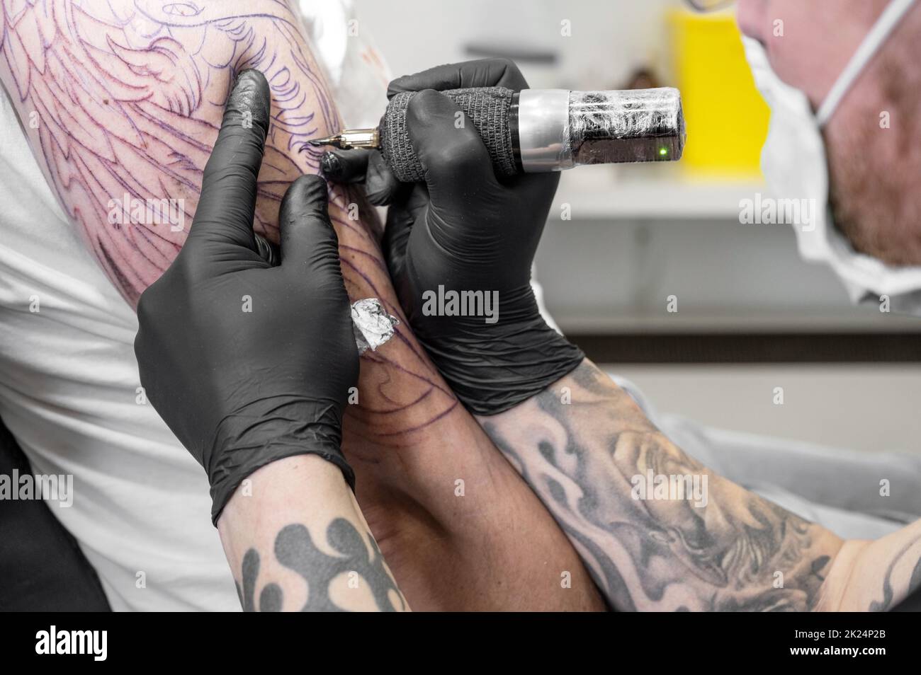 Salon tattoo. Close up of a Tattoo artist working. Tattoo artist make ...