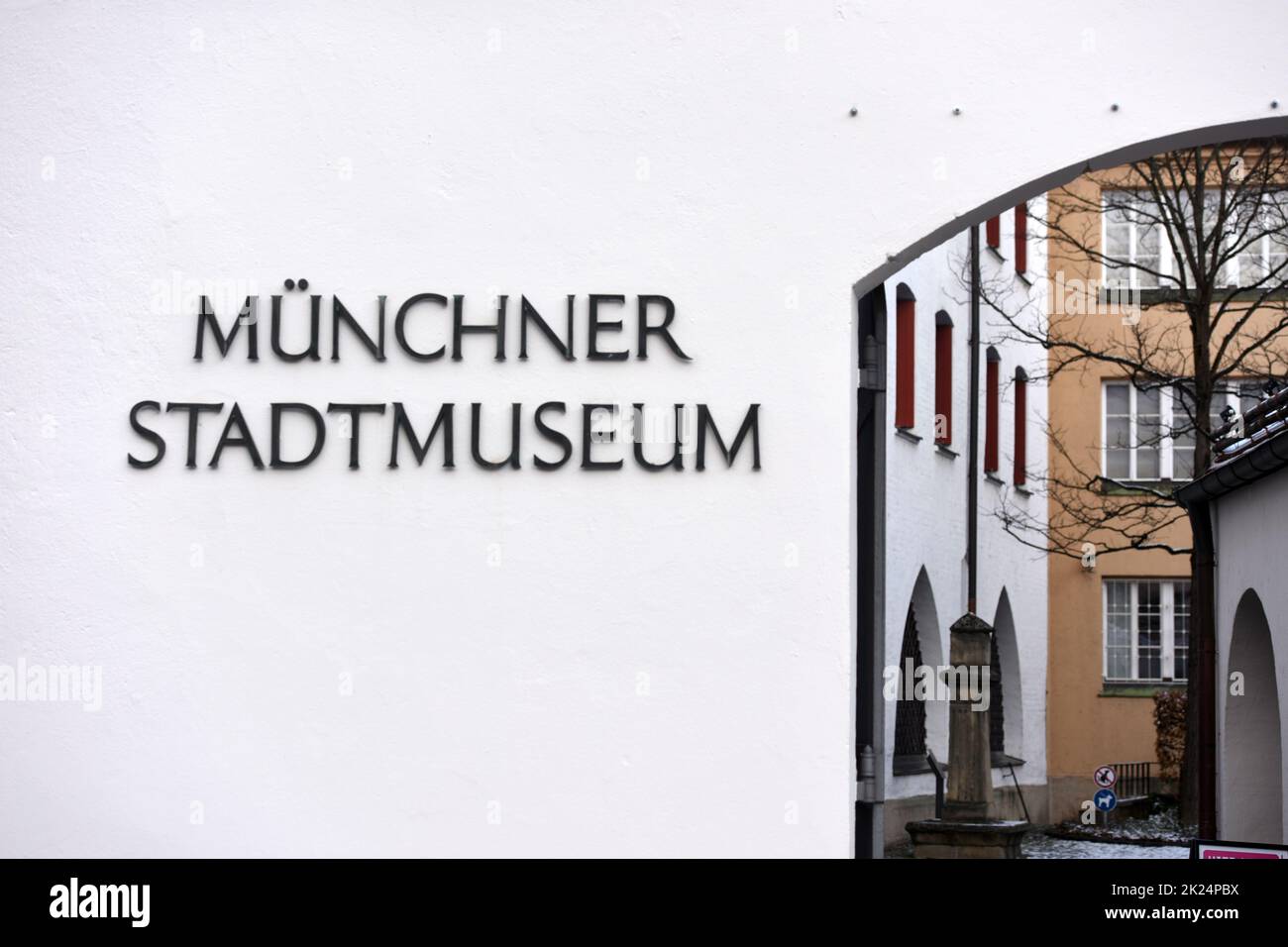 Eingang zum Stadtmuseum im Zentrum von München, Bayern, Deutschland ...